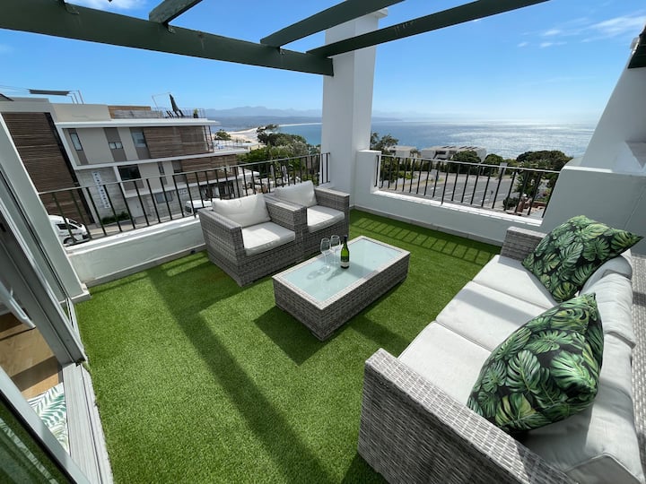 Hill Sea-view Apartment - Plettenberg Bay