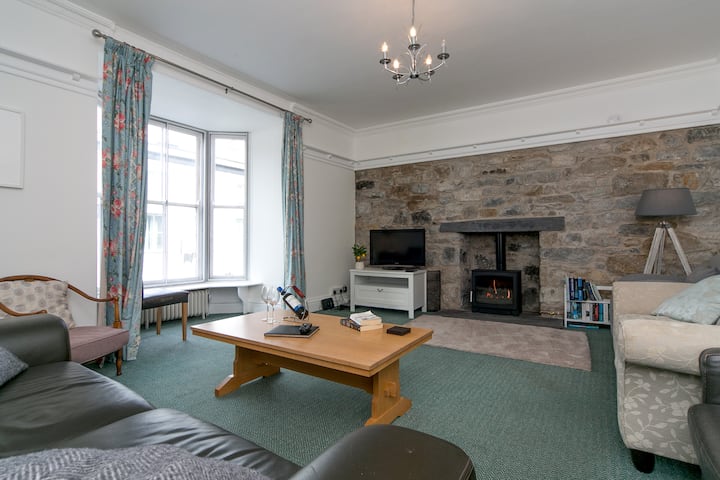 Grade 2 Listed Spacious Town House In Beaumaris - Anglesey