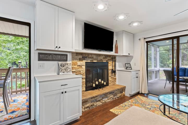Lakeside Villa - Lake Keowee, SC