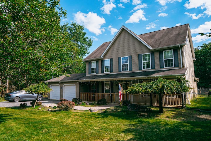 Gorgeous Cozy 5 Bedroom House With Hottub,lake - Pennsylvania