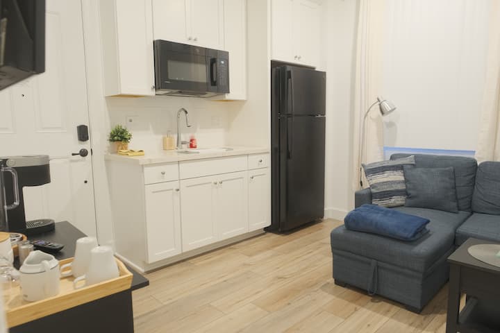 Modern Clean Casita With Private Bath, Kitchenette - Stockton, CA