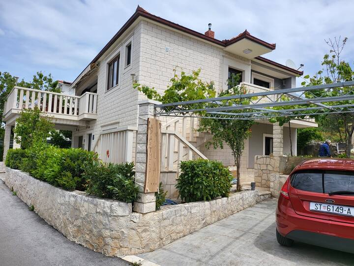 Apartments Mia - Okrug Gornji