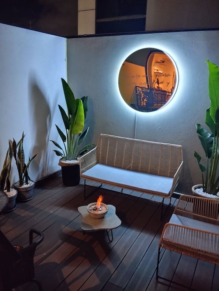 Aparta Estudio Con Terraza Privada Y Chimenea. - Bogota