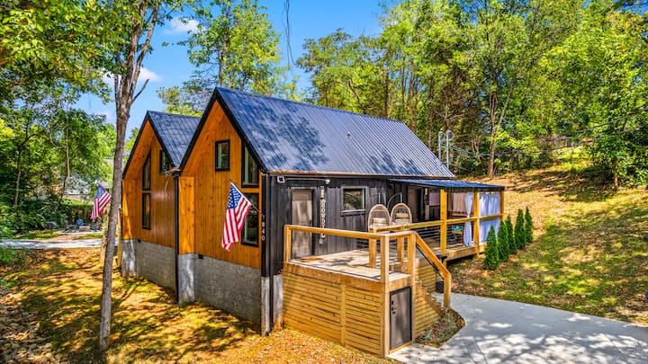 Upscale Couples Retreat • Hottub • Quiet & Private - Soaky Mountain Waterpark, Sevierville