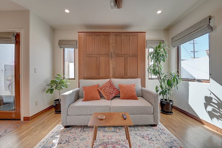 Belmont Shore: Casita Granada - Seal Beach, CA