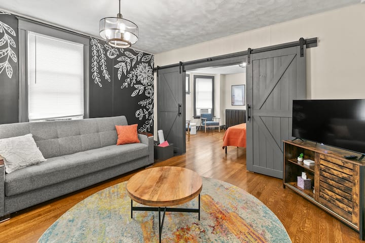 Downtown Studio Chic - 3 Blocks From The Zoo - Omaha, NE