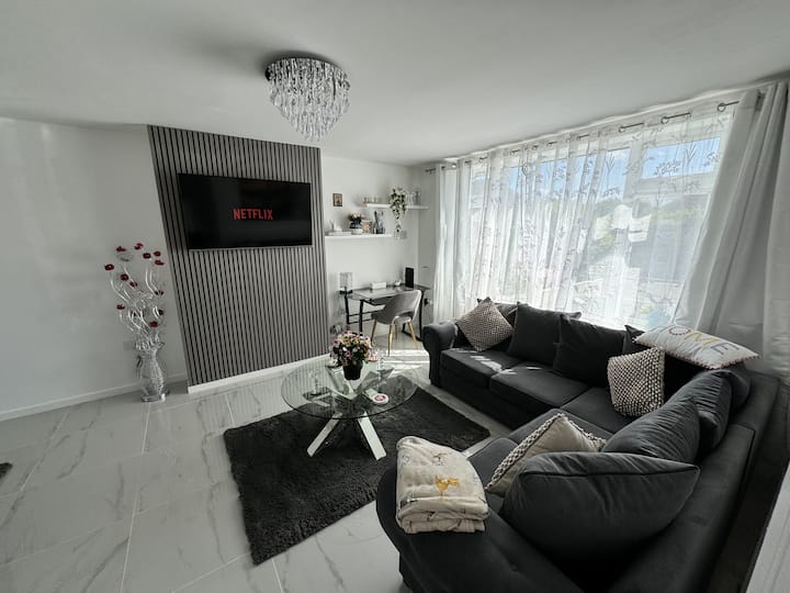 Modern 3-bed Getaway Near Westgate W/ Parking - Canterbury