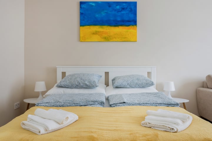 Stylish 2-bedroom Apartment In Buda's Vibrant Area - Budapest