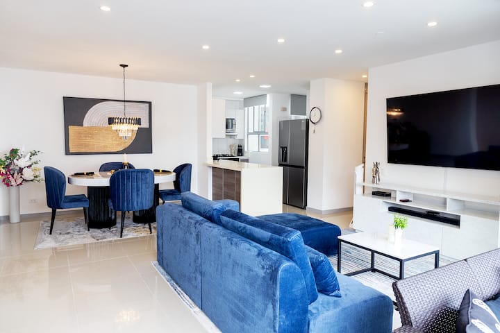 Modern Cozy Condo In Prime Poblado Location. - Medellín