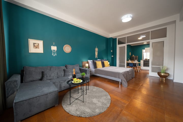 3b Bright & Beautiful:newly Renovated 3br Gem - Praha
