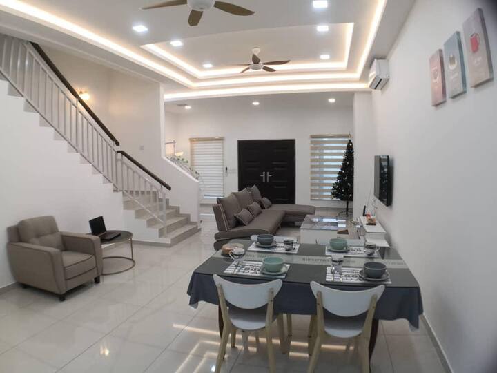 Legoland / Bukit Indah / 5 Room - Skudai