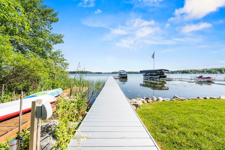 The Bungalow On The Bay | Dock + Views + Sleeps 12 - Fremont, IN