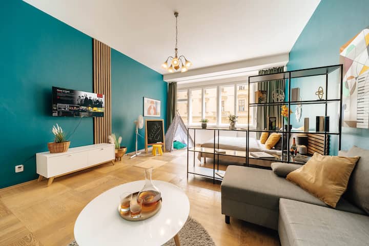 Cityscape Charm: Spacious 3-bedroom Haven For 7 - Prag