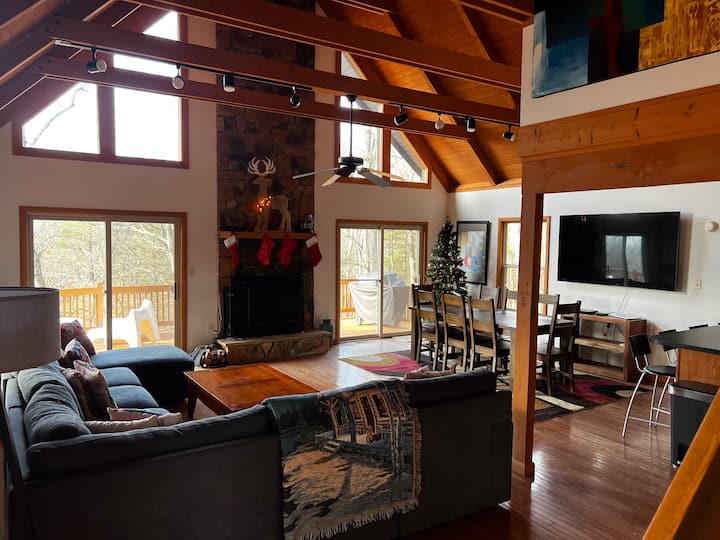Modern Escape With Cacapon Mountain View - Cacapon Resort State Park, Berkeley Springs