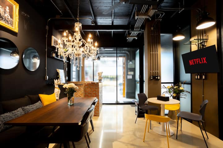@44 Bangrak 
Max 8 Ppl. 3 Br,3 Mins Fr Bts Taksin. - 