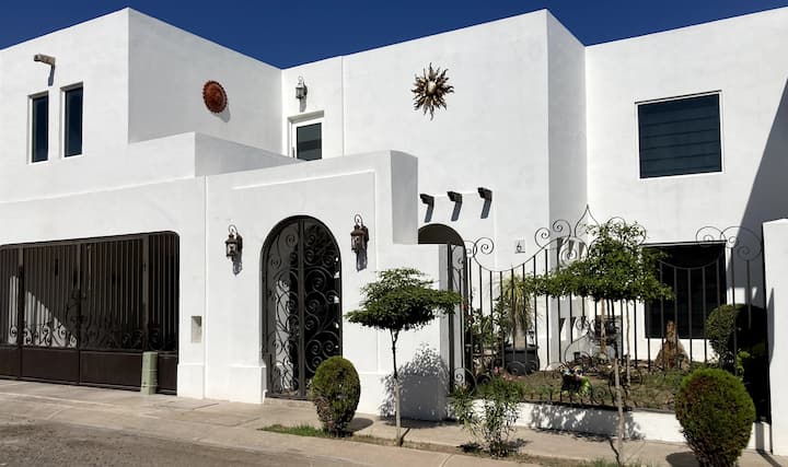 Suite De 2 Pisos, Cómoda Con Entrada Independiente - Hermosillo
