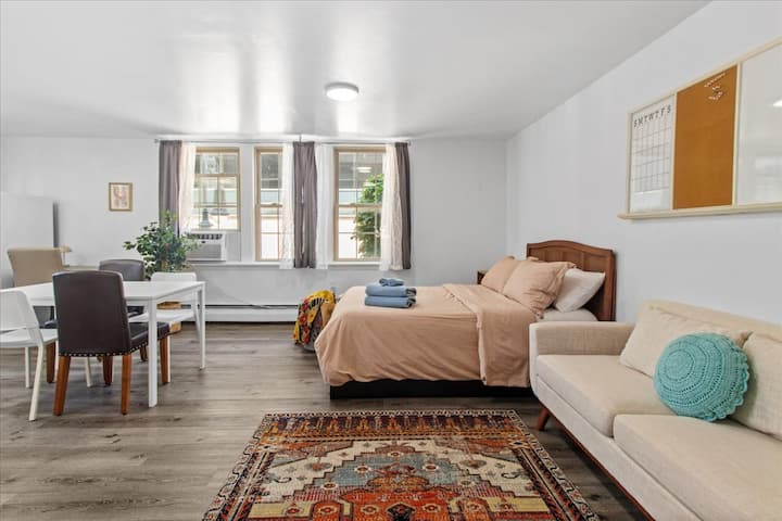 Private Student Studio Near Yale Wifi + Utilities - New Haven, CT