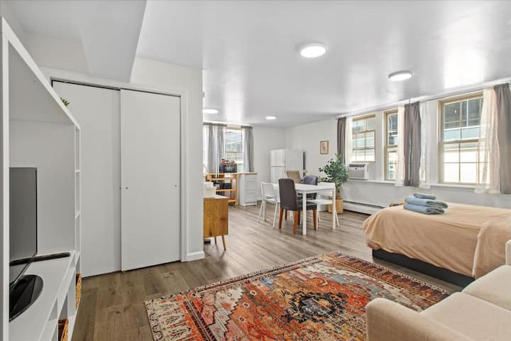 Private Student Studio Near Yale Wifi + Utilities - New Haven, CT