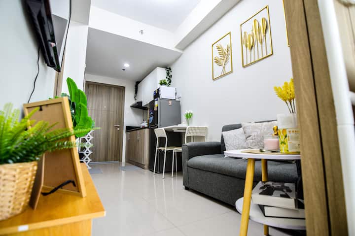New 2br W/ Pool, Fast Wifi, Netflix Near Naia &Sm - Parañaque