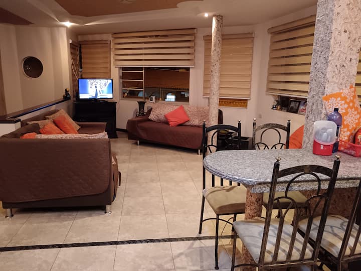 Casa Cómoda En Zona Segura Con Garaje - Morona-Santiago