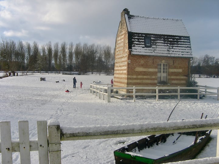 Maisonnette De Poupée Avec Feu De Bois, Vélos - Abbeville