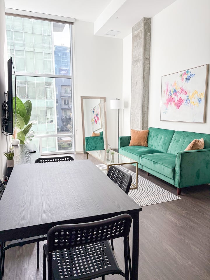 Luxe Hollywood Penthouse 1bd - West Hollywood, CA