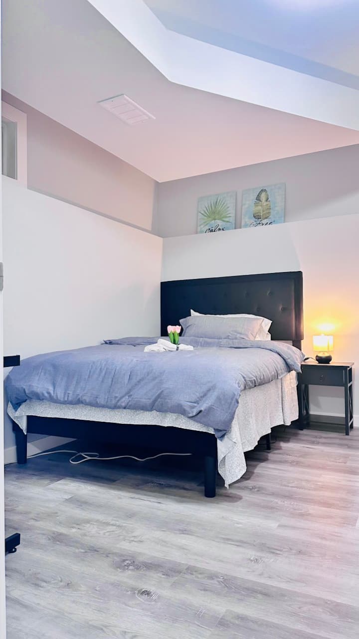 R2 - Calming Private Room Near Downtown - Calgary