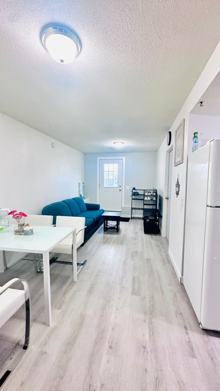 Entire Suite - Up To 3 Br | 5 Guests - Calgary