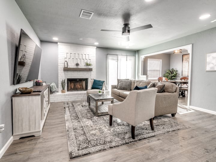 Newly Remodeled 5bd- Just 10 Mins From Airport! - Oklahoma City