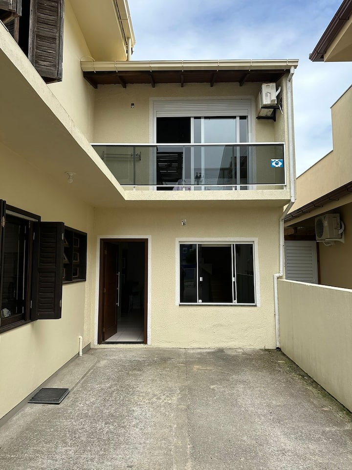 Casa Centro Garopaba Ar-condic - Garopaba