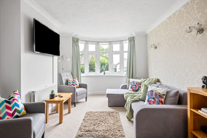 Spacious 3-bed Home • Parking • Garden • Sleeps 6 - Ipswich, UK