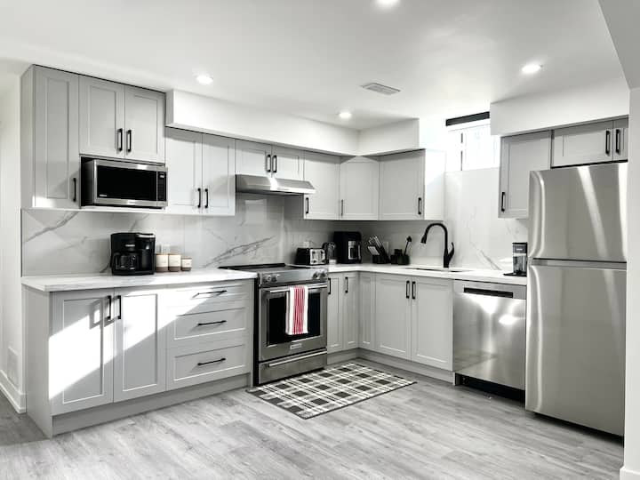 Private | King Bed | Thermea Spa | Wifi | Parking - Ajax