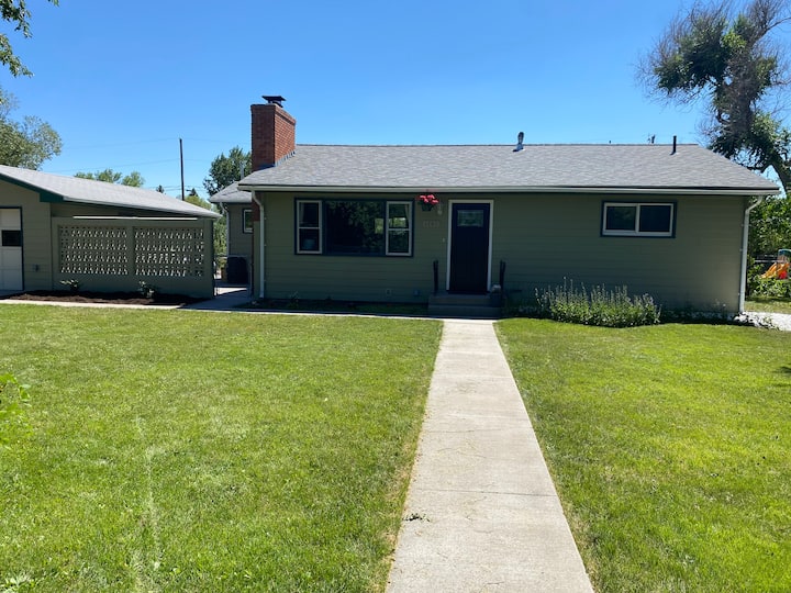 The Hearth And Hot Tub - Montana