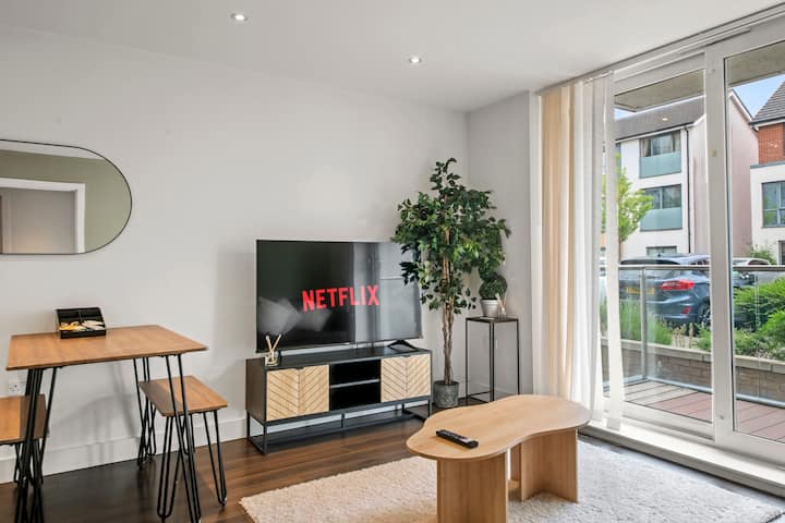 Serene Hideaway | Rg2 | Free Parking | Balcony - Reading