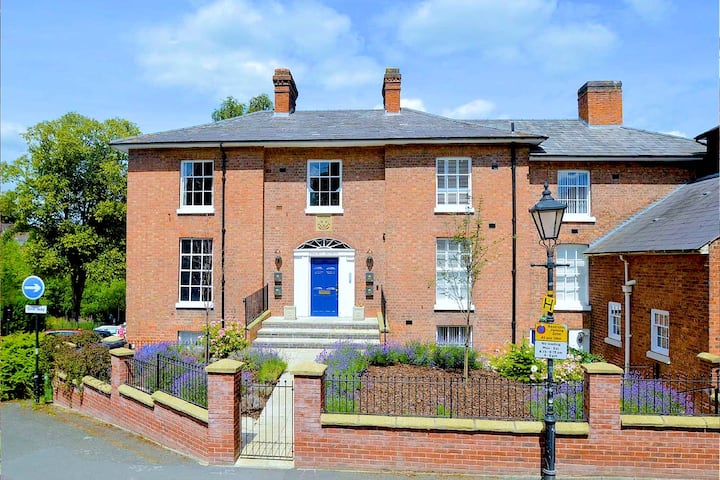 Beautiful Town Apartment Quiet Location W/parking - Shrewsbury