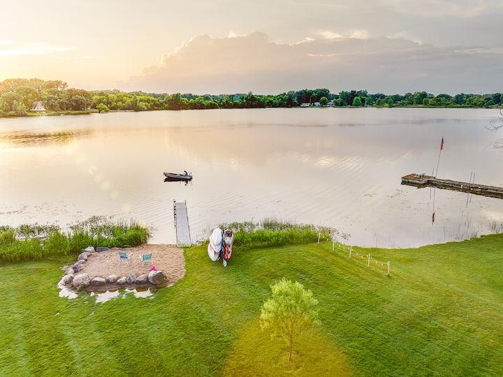 Lakefront Wonderland | Dock, Game Room & Hot Tub - Peninsula, Albion