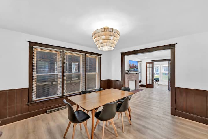 2700ft2 ~Arcade ~6 Bdrm 2 Kitchens ~(Sleep 16) - Niagara Falls