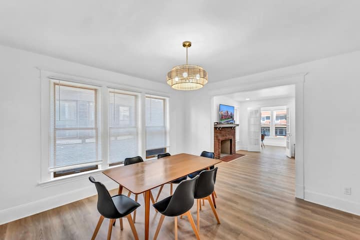 2700ft2 ~Arcade ~6 Bdrm 2 Kitchens ~(Sleep 16) - Niagara Falls, NY