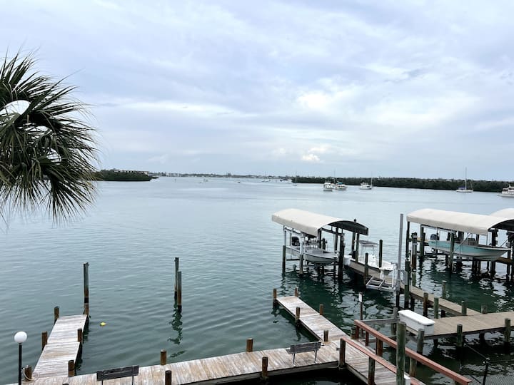 Beautiful Bayfront Condo - Manasota Key, FL