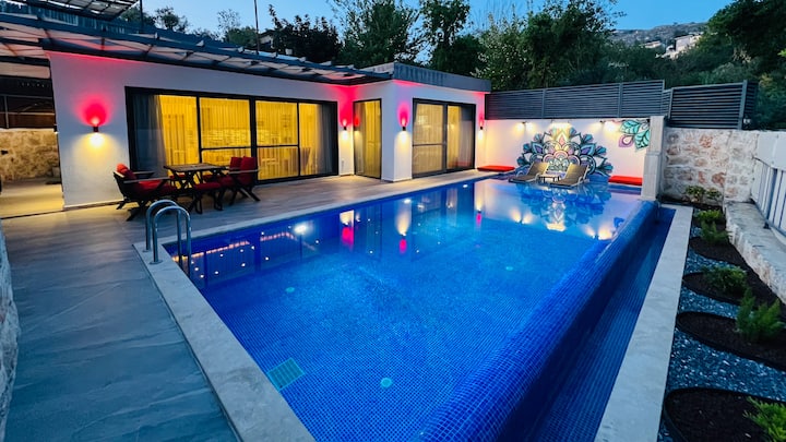 ÖZel Havuzlu (Korunaklı) Jakuzili Lüks Villa - Калкан