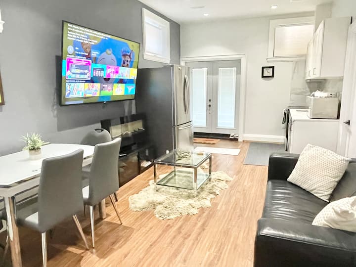 Welcome To This Private Modern Apartment - Toronto