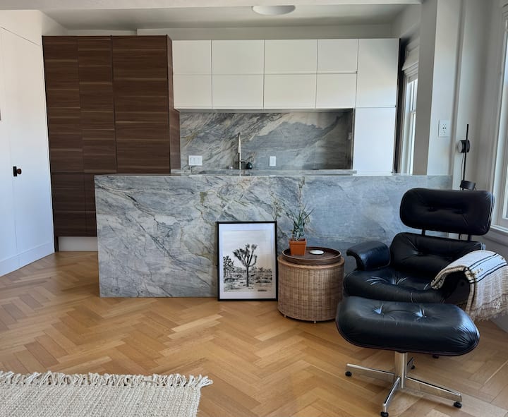 Art Deco Gem With Amazing Views - San Francisco, CA