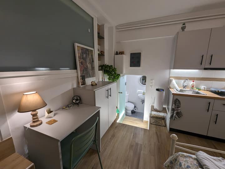 New Hilton Tiny Apartment With Private Entrance - Athen