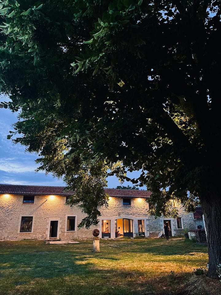 Velue - Maison De Famille Rénovée à La Campagne - France