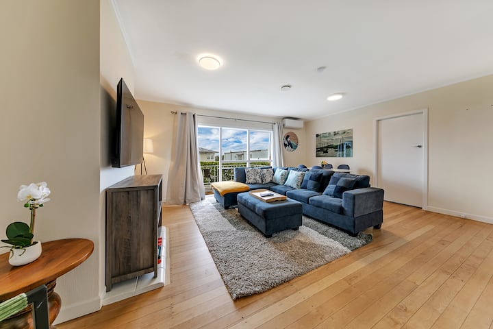 Seaside Serenity In St. Heliers - New Zealand