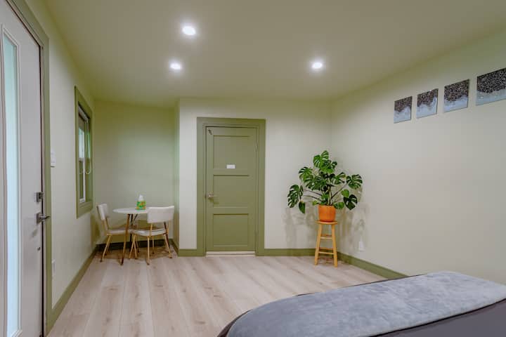 ⁂ 𝕁𝕆𝕐 Studio Cabin⁂full Bath & Kitchenette-mtn - Los Angeles, CA