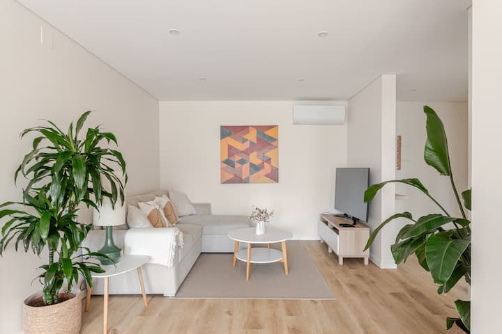 Renewed Modern Apartment In Parede - Oeiras