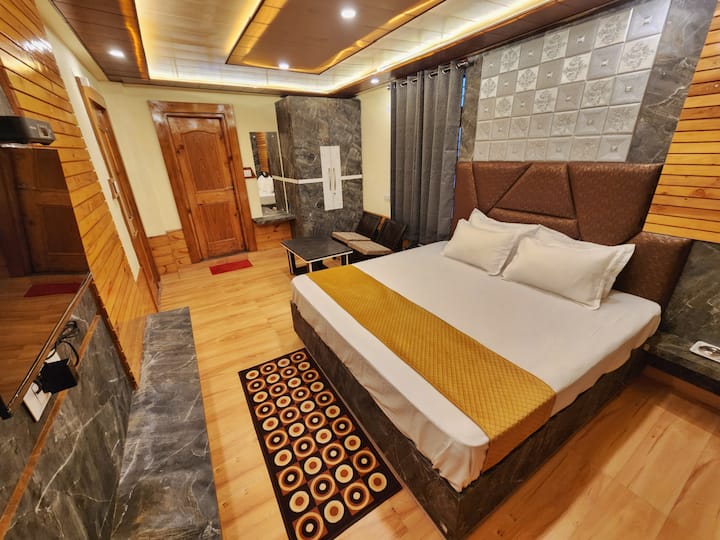 Hotel Ranveer Palace | Premium Room - Narkanda