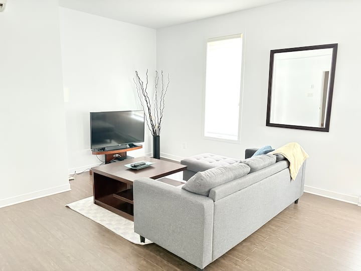 72a-beau Condo Spacieux! - Laval, Canada