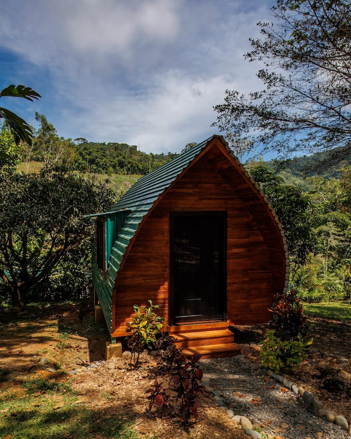 Waterfall Farm Cozy Cabin Stay - Costa Rica